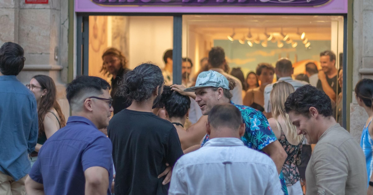 Barcelona: Social Night with Wine, Tapas & Games | GetYourGuide