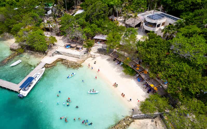 Disfruta de un día de Sol y Playa en Paue Islas del Rosario | GetYourGuide