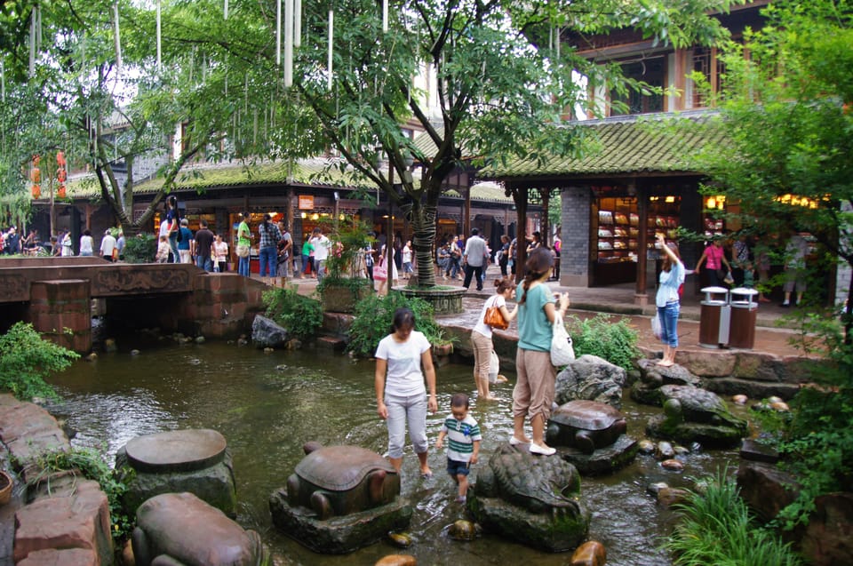 Privat tur til Leshan Giant Buddha og Huanglongxi Old Town | GetYourGuide