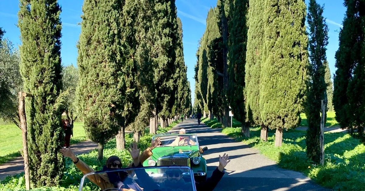 Roma: gita sulle colline romane e pranzo in auto d'epoca classica ...