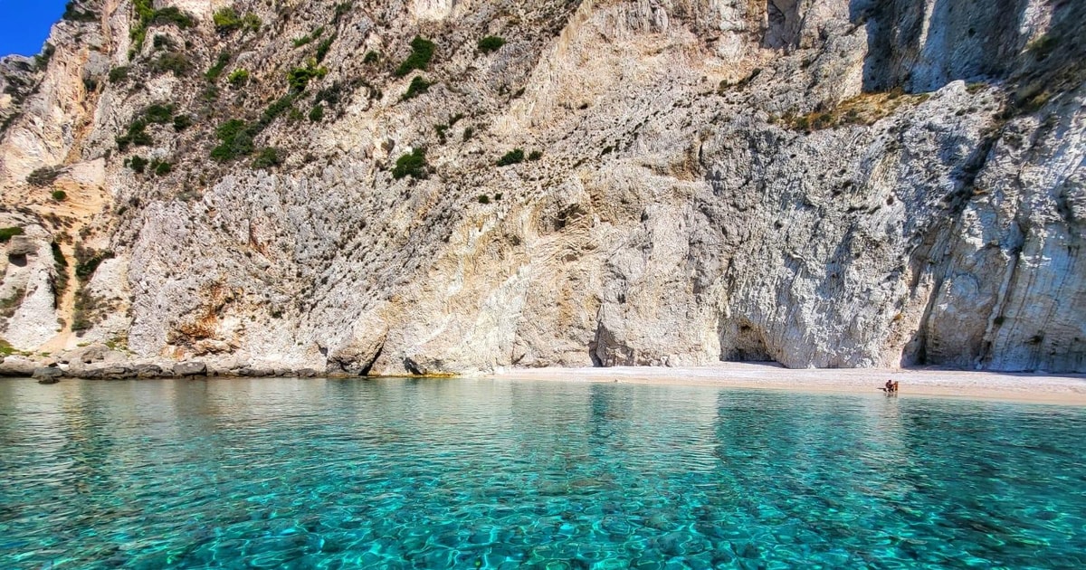 Paleokastritsa boottocht-Blauwe grotten,Kasteli,Limni strand | GetYourGuide