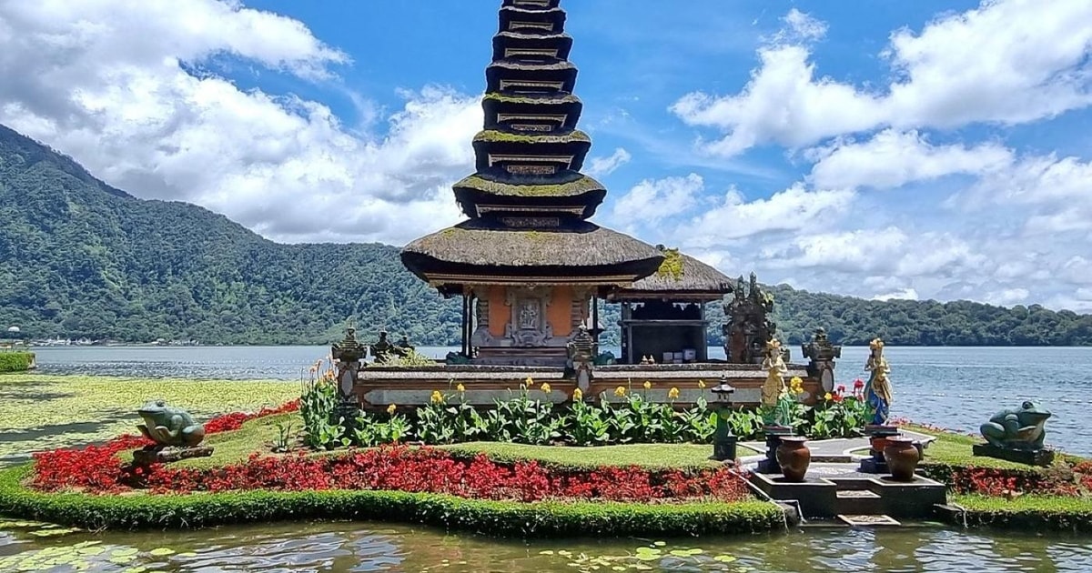 Bali: Beratan Temple, Jatiluwih & Handara Heaven Gate Tour | GetYourGuide