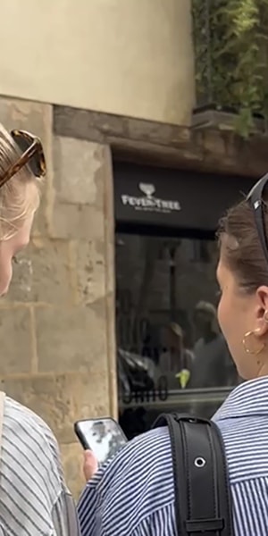 Como Self Guided Sherlock Holmes Murder Mystery Game | GetYourGuide