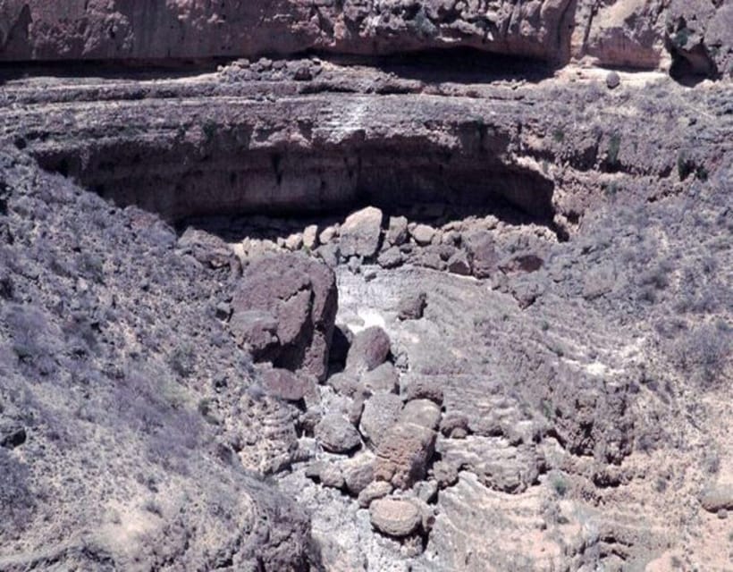 Salalah. Taiq Sinhkhole & Cave | GetYourGuide