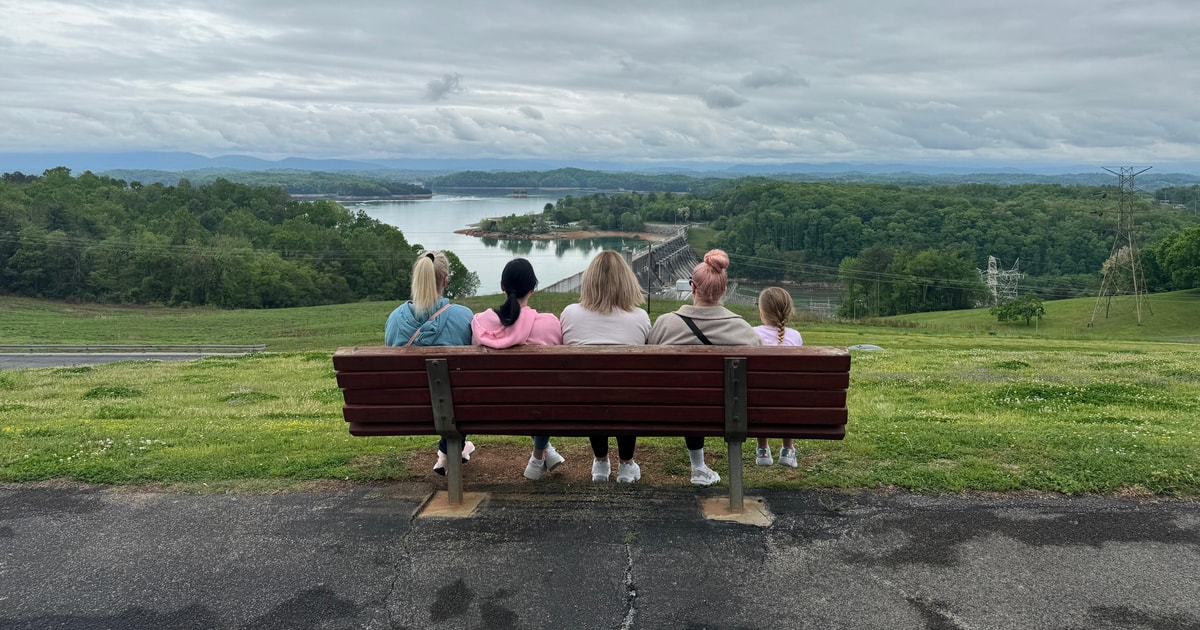 Sevierville: Highlights of Sevierville w/ stop at Buc-ee's | GetYourGuide