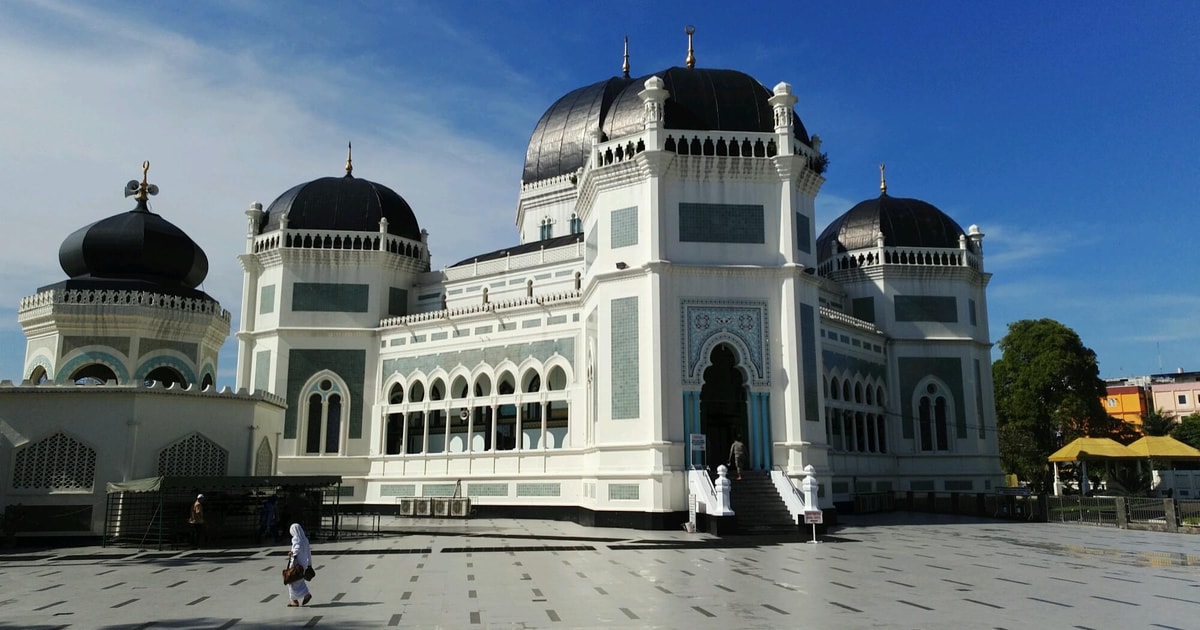 MEDAN : MEDAN GEZİLERİ İÇİN ÖZEL ARAÇ ŞOFÖRÜ | GetYourGuide