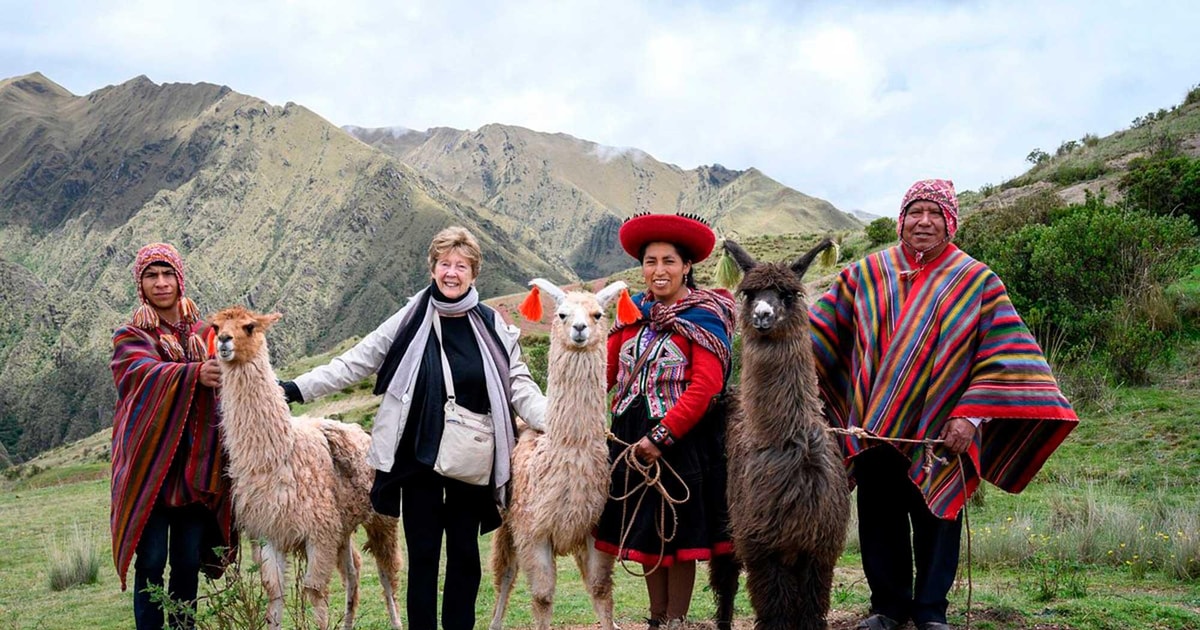 Cusco : Alpaca therapy + Creative handicrafts |Private| | GetYourGuide