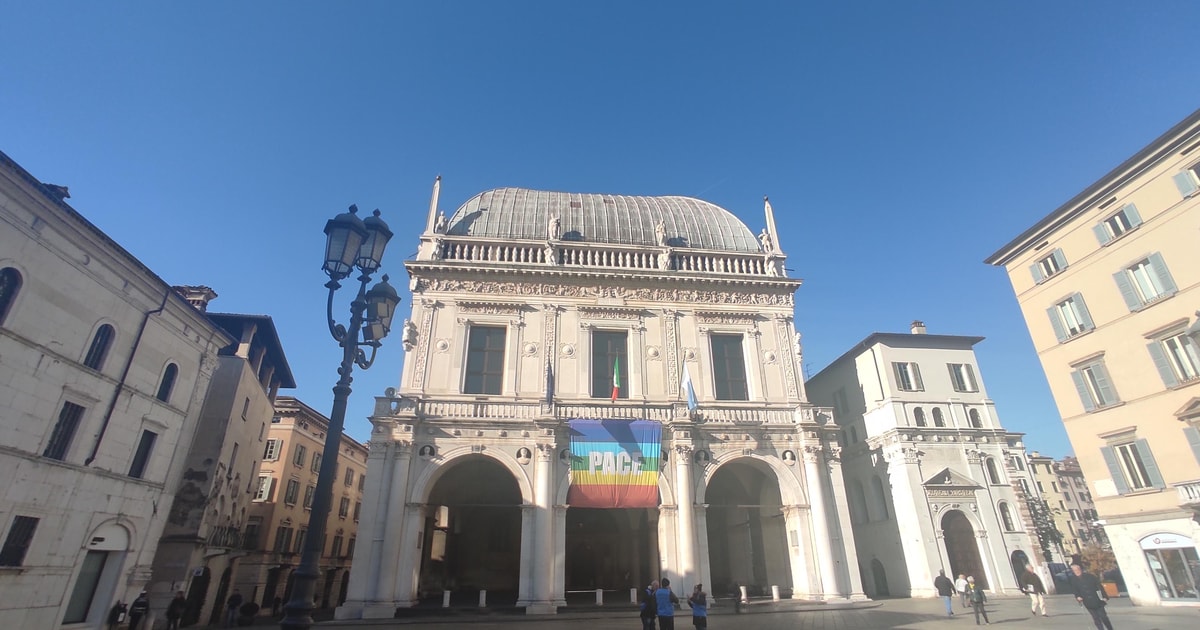 Tour privato di Brescia: piazze storiche e monumenti iconici | GetYourGuide