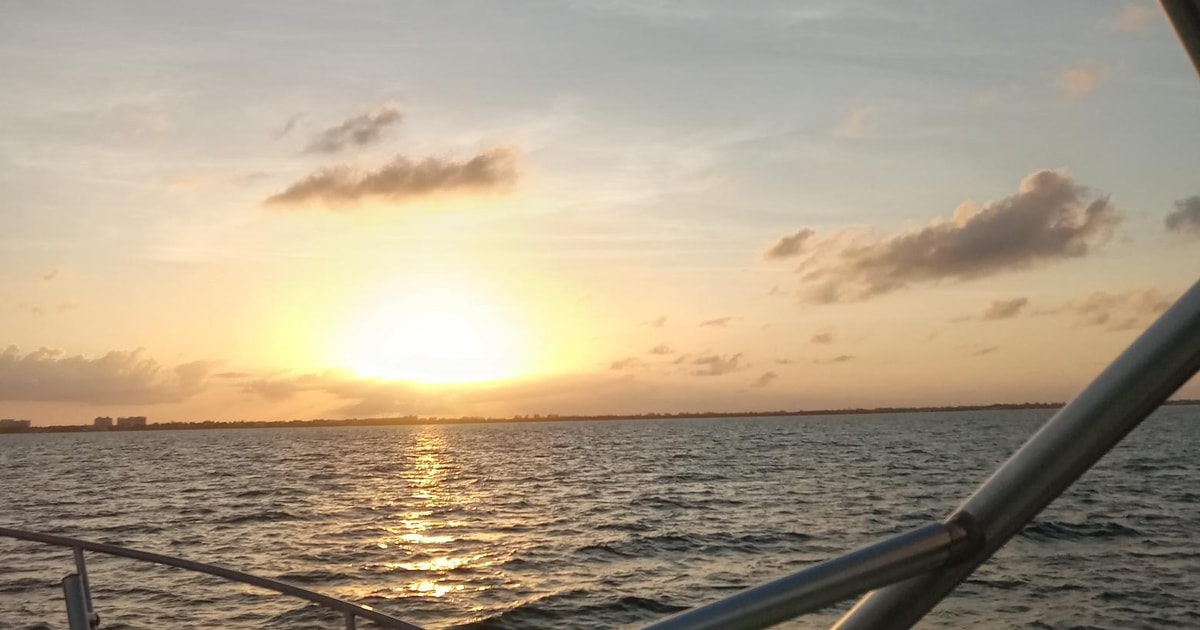 Grand Cayman: Sunset Cruise with Appetizers & Soft Drinks | GetYourGuide