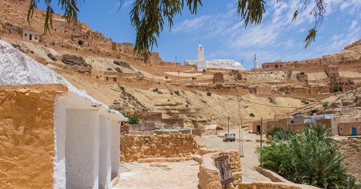 Djerba & Zarzis : Ksar Ghilane Tataouine & Chenini day tour | GetYourGuide