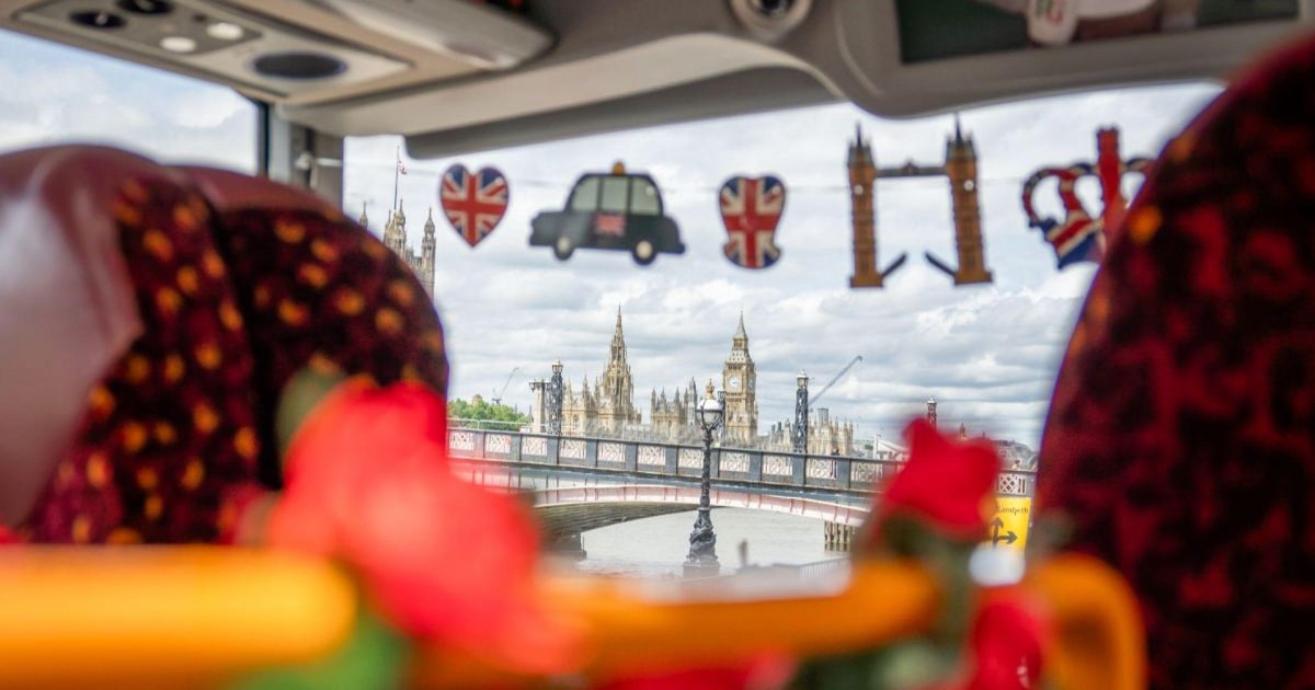 London Tour with Gusbourne Sparkling Wine Tasting & Cheese | GetYourGuide