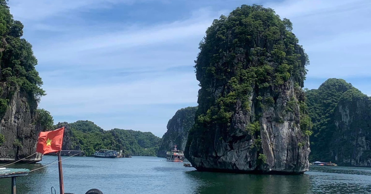 Cat Ba: Lan Ha en Ha Long Bay Boottocht met kajakken, grotten ...