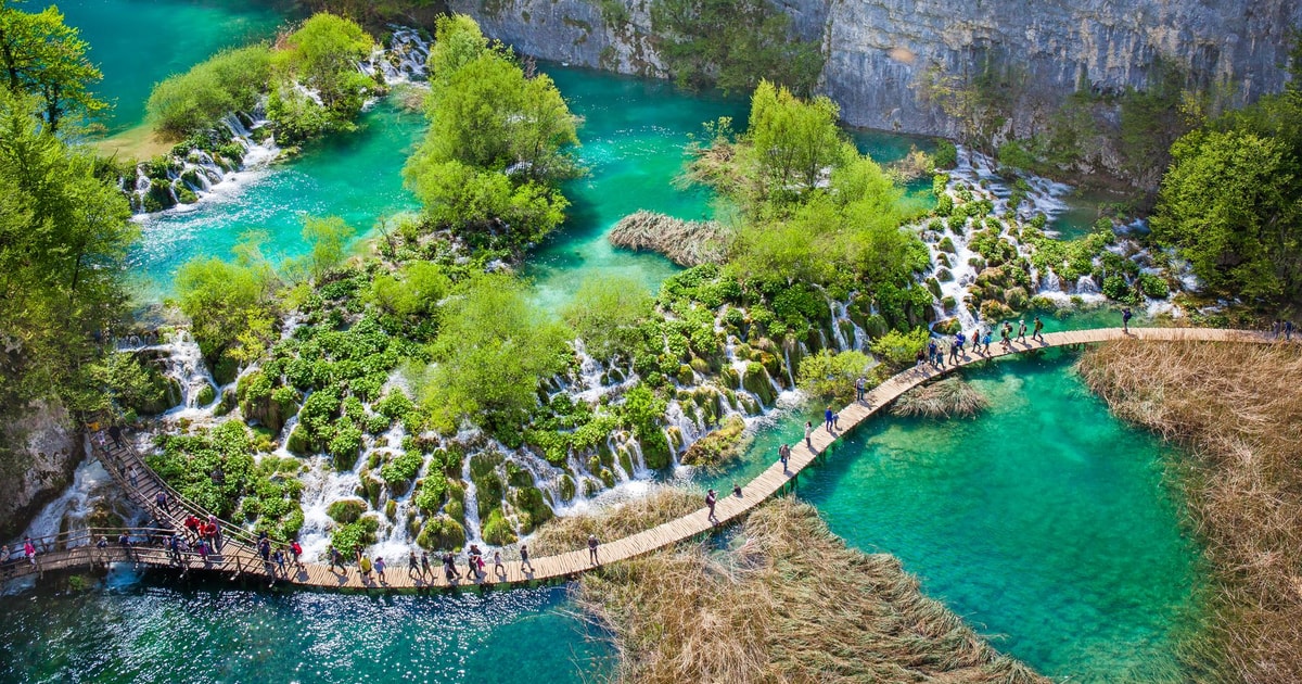 Da Spalato: I magici laghi di Plitvice e il ranch dei cervi nascosti ...