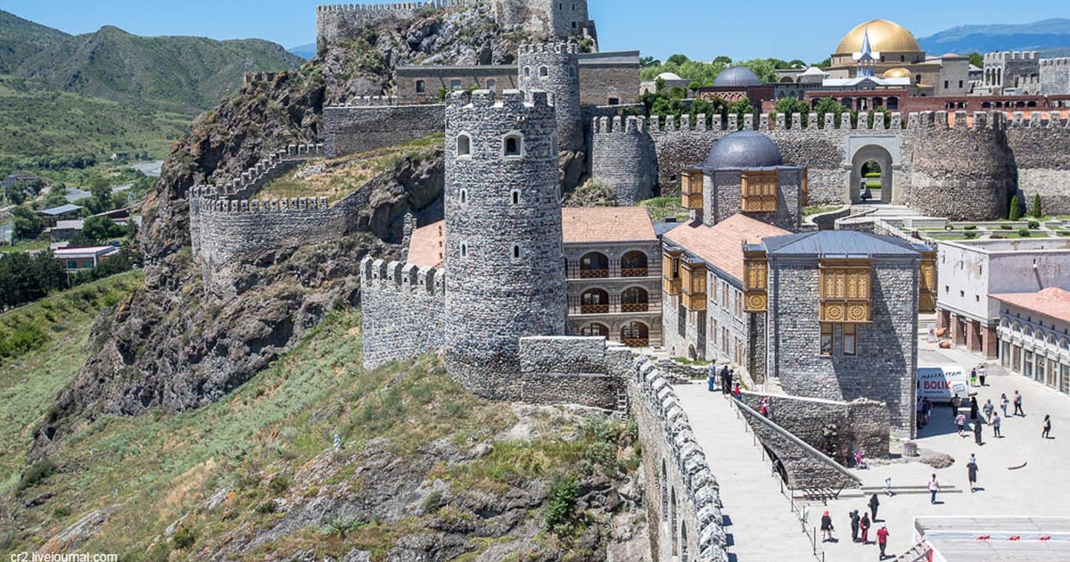 Un Día Explora Borjomi, el Castillo de Rabti y la Cueva de Vardzia ...