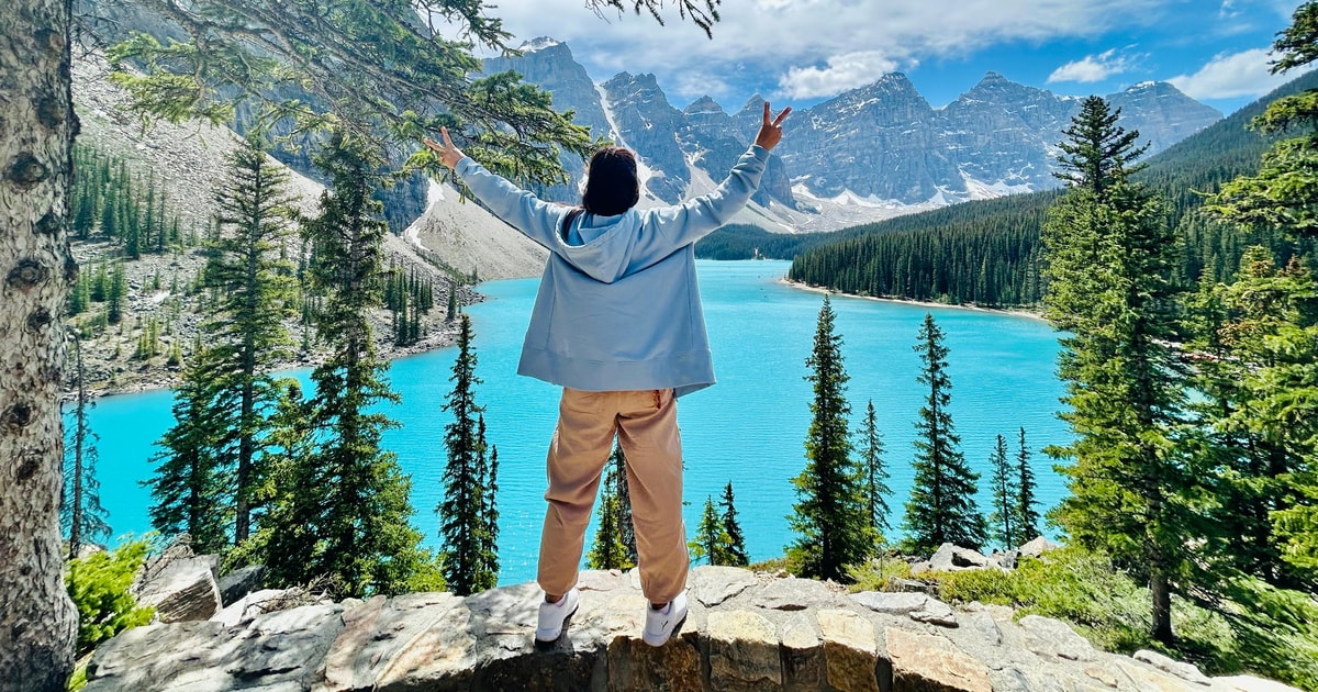 Banff: Lake Louise og Moraine Lake Shuttle Service retur | GetYourGuide