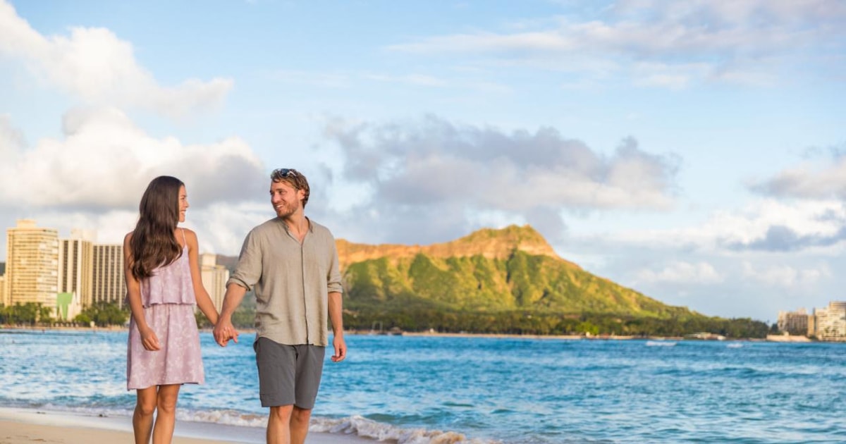Charms of Honolulu Walking Tour for Couples | GetYourGuide
