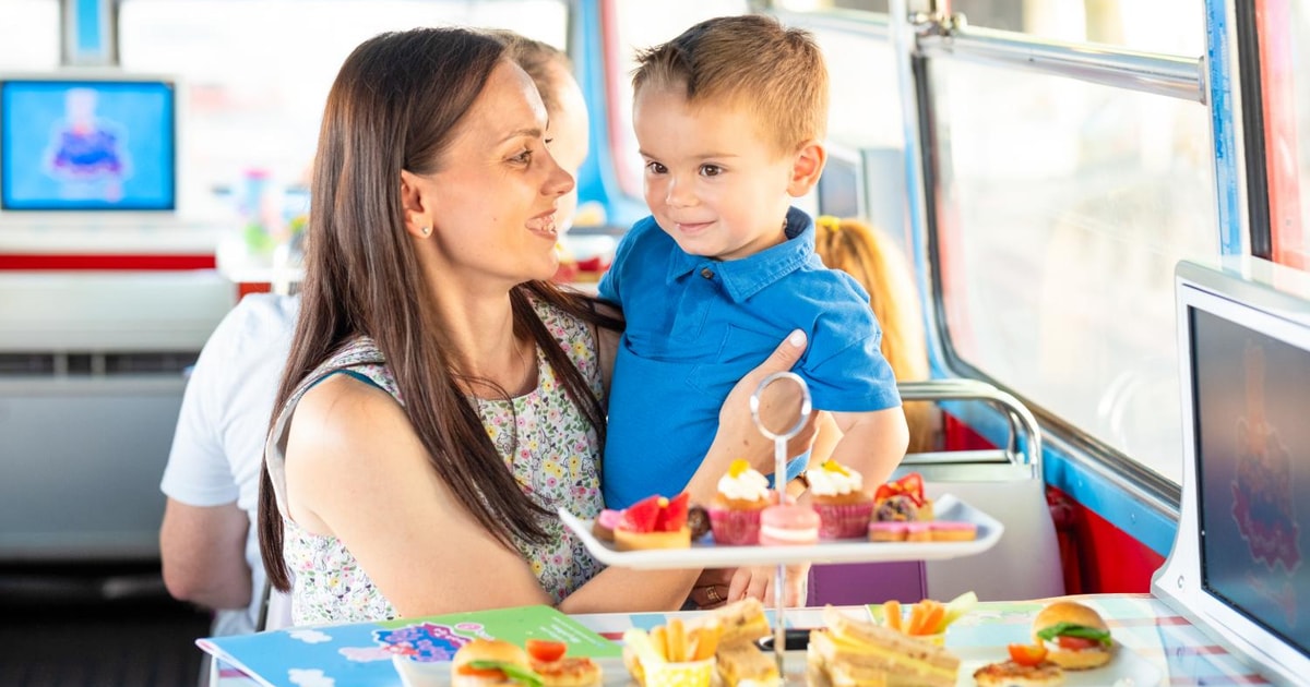 Londres : visite en bus Peppa Pig avec divertissements | GetYourGuide