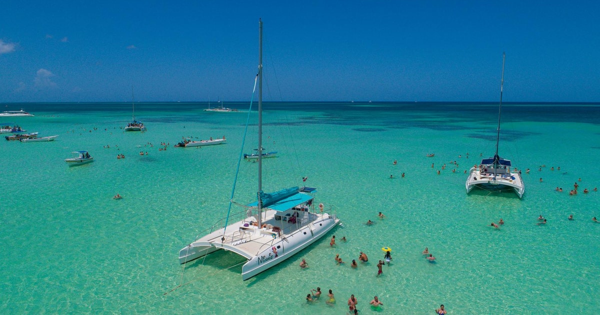 Bayahibe: Saona Eiland Comfort Catamaran Cruise met Lunch | GetYourGuide