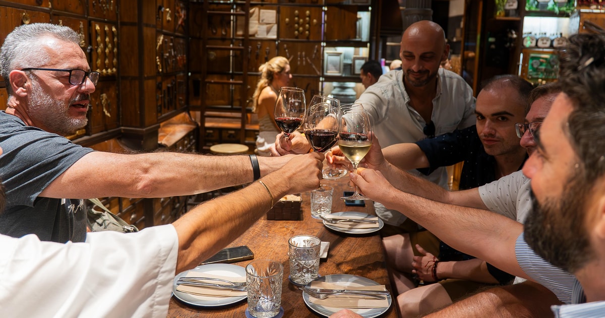 Madrid: Pradomuseet och tapas- och vintur med lokal guide | GetYourGuide
