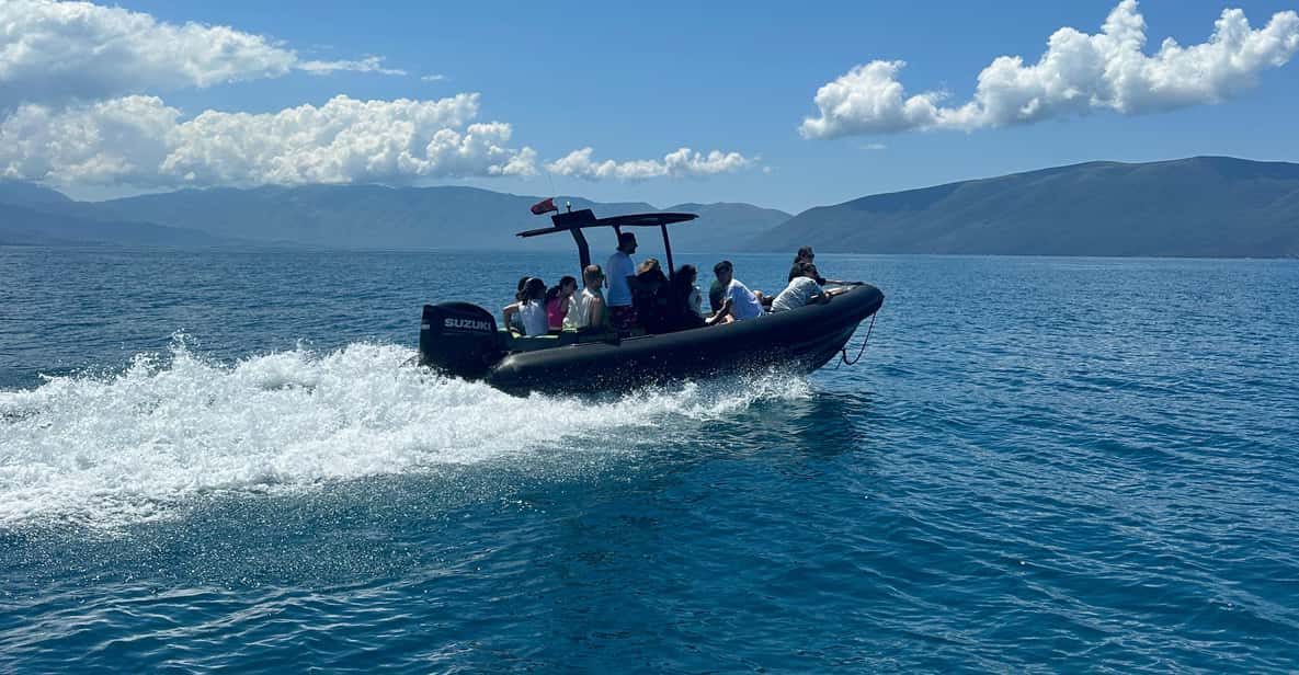 Vlore:Sazan sziget és Haxhi Ali barlang hajós túra 16Pax a fedélzeten ...
