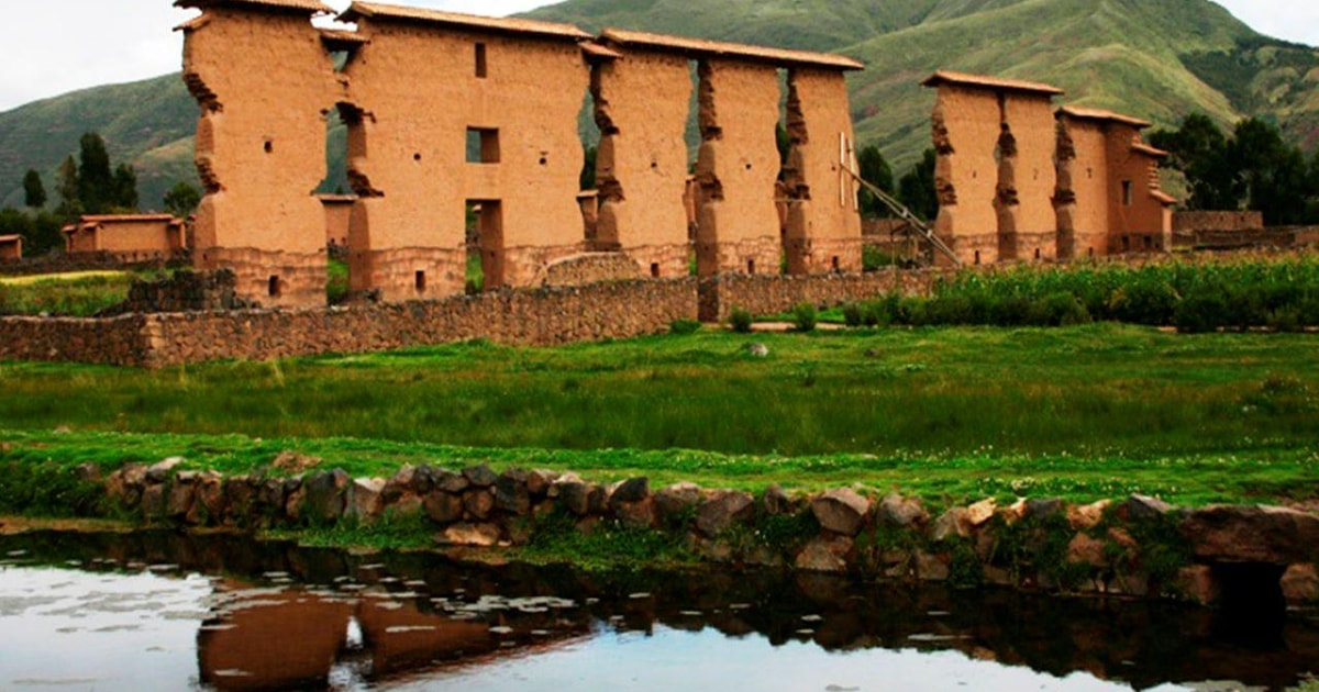 Din Cusco: Drumul Soarelui + Turul Uros și Taquile 1 zi. | GetYourGuide