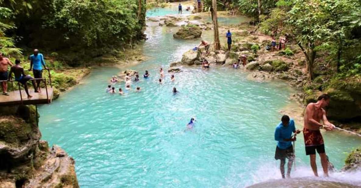 Trelawny y Ocho Ríos: Combo Blue Hole y River Tubing | GetYourGuide