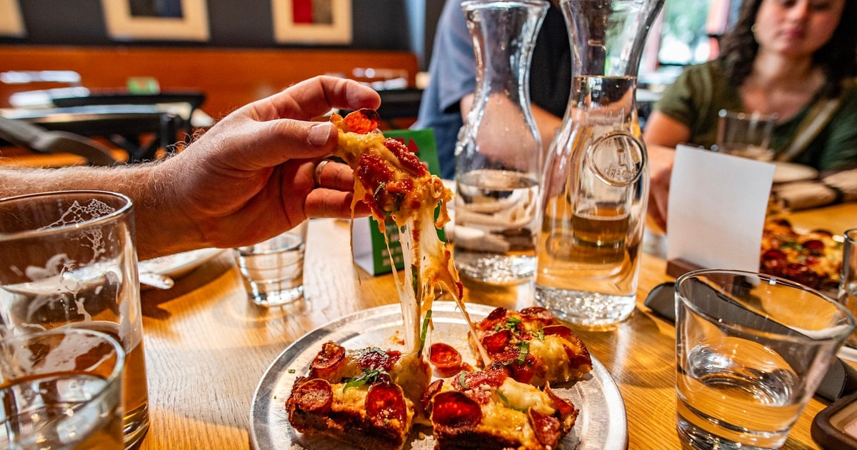 Cincinnati: Food Tour of 6+ Tastings from Chili to Ice Cream | GetYourGuide