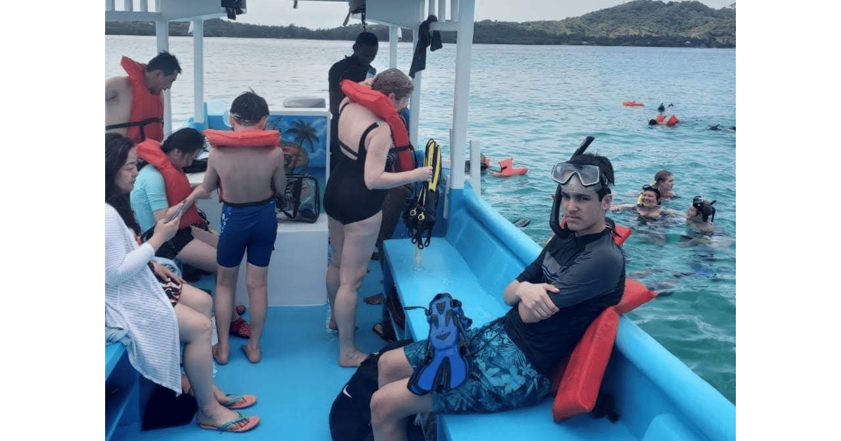 Roatan:West Bay Beach Break Snorkeling at Blue Channel | GetYourGuide