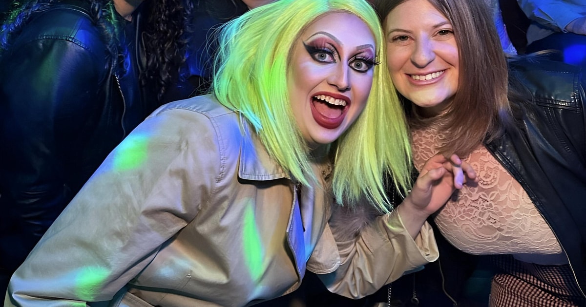 NYC: Fabulous Drag Queen Night Out with Drinks | GetYourGuide