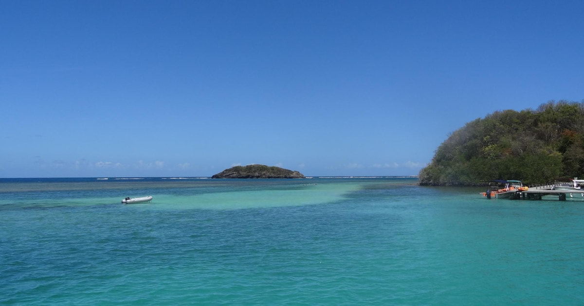 A day at sea to discover the lagoons of the Îlets du François ...