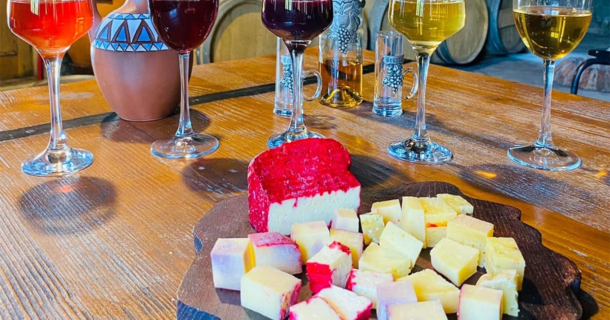 Georgisk vin og kachapuri & pizza med Tbilisi Tour-bonus | GetYourGuide