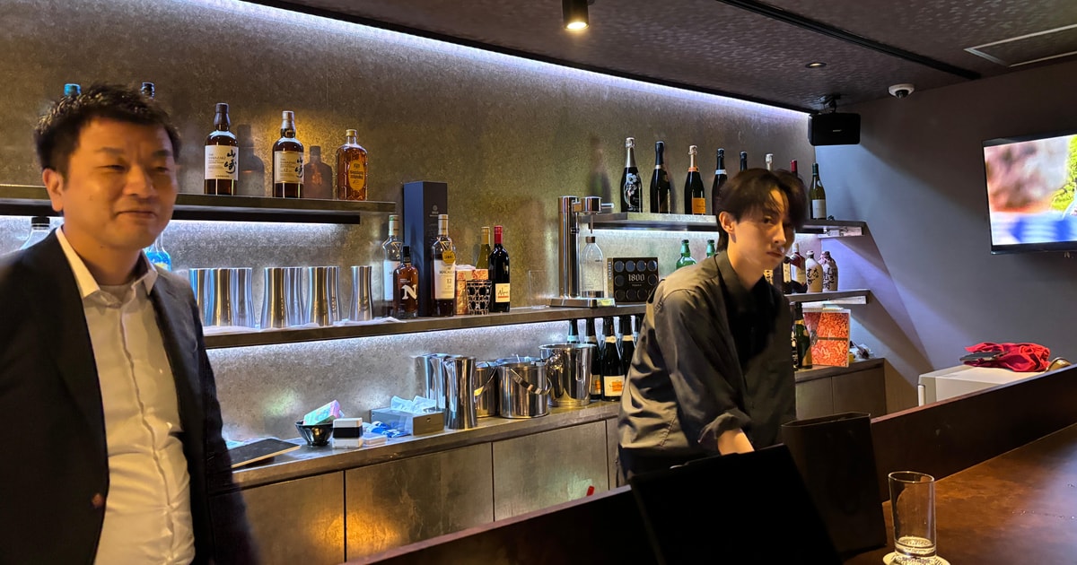 Tokyo: Members-Only Bar Tour with Karaoke and Drinks | GetYourGuide