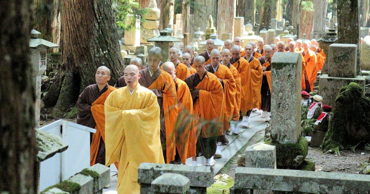Tour privato del Monte Koya con guida autorizzata dal governo ...