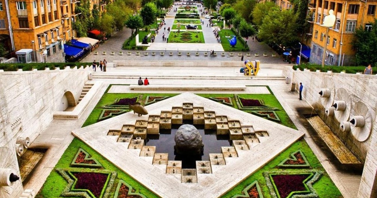 Eriwan: City Highlights Layover Tour vom Flughafen Zvartnots | GetYourGuide