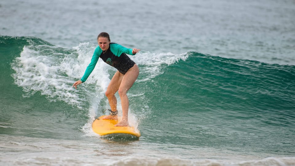 Lección de surf para principiantes y guía de surf | GetYourGuide