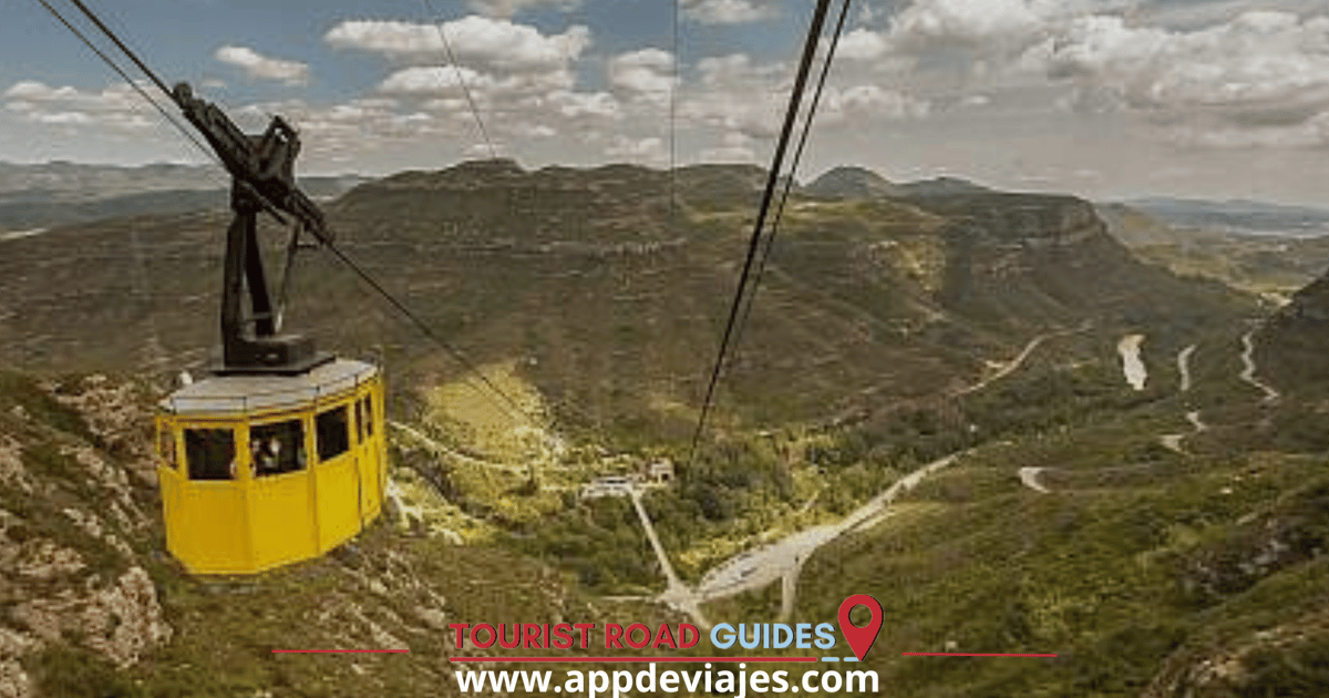 Desde Barcelona: Ruta en tren y teleférico a Montserrat | GetYourGuide