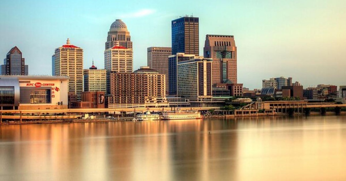 Recorrido a pie guiado por smartphone por el centro de Louisville ...