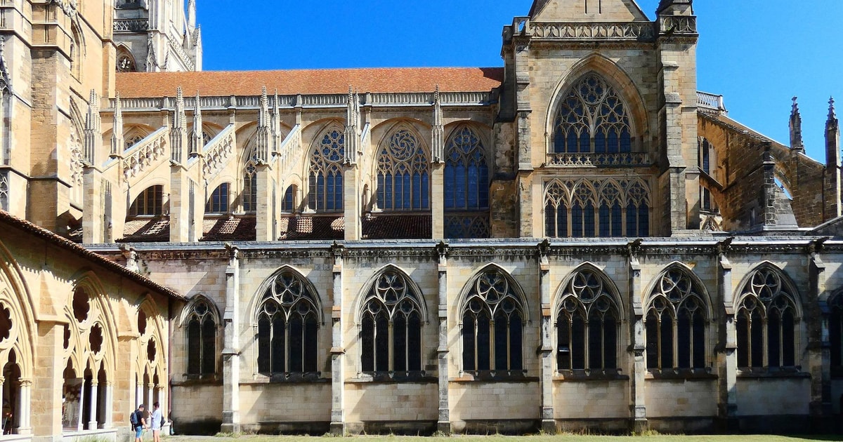 Walking tour of Bayonne history and curiosities | GetYourGuide