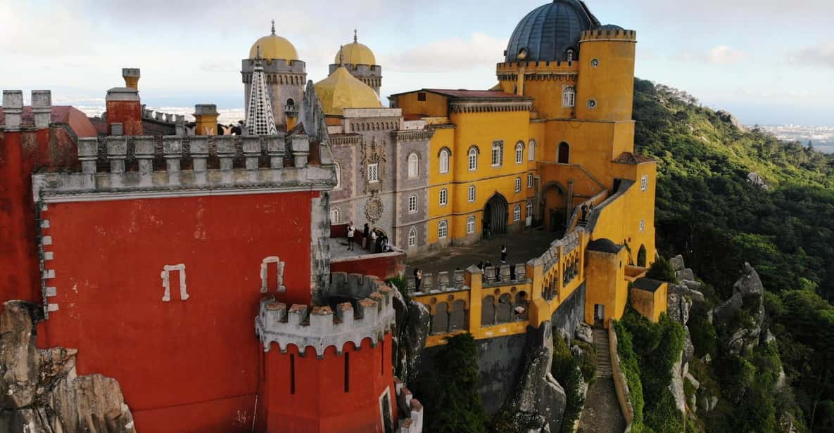 Lisabon: Sintra, palača Pena s vrtovima, Cape Roca, Cascais | GetYourGuide
