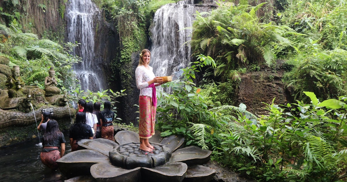 Ubud : Reinigen der Seele am Taman Beji Griya Wasserfall | GetYourGuide