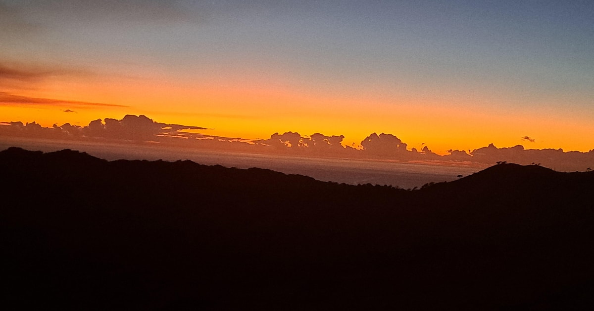 Isla Tanna: tour privado al monte Yasur al amanecer | GetYourGuide
