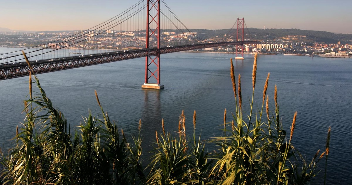 Lisbon: full-day Tour thru the city with local guide | GetYourGuide