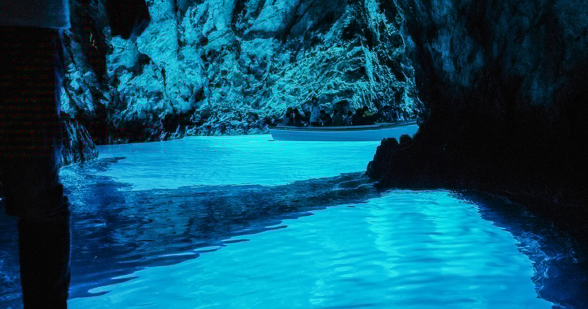 Split o Trogir: Excursión de un día en lancha rápida a la Cueva Azul ...