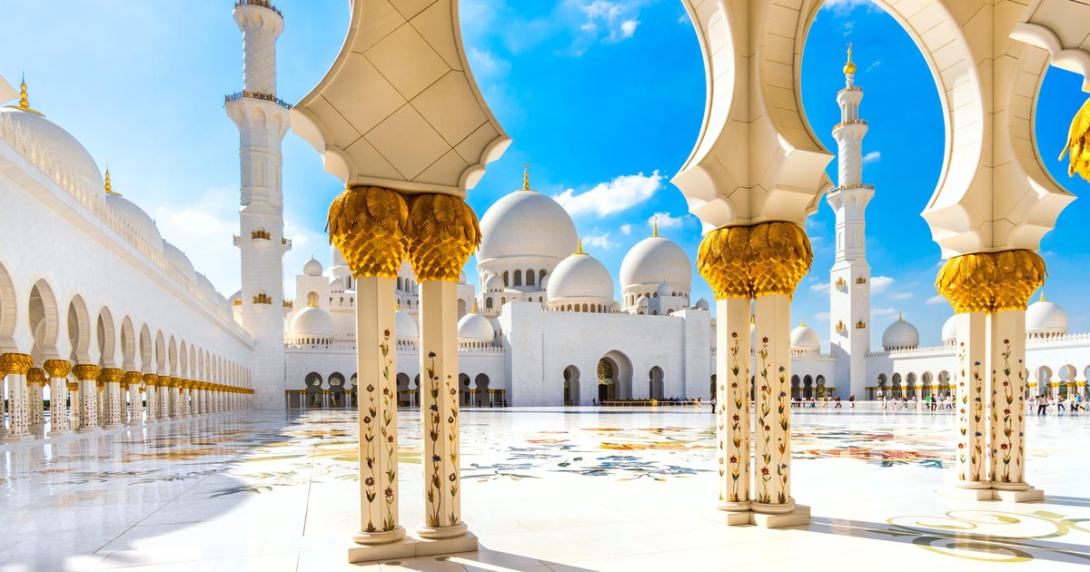 Dubai: VIP Tour Grote Moskee, Etihad Towers, Ferrari World | GetYourGuide