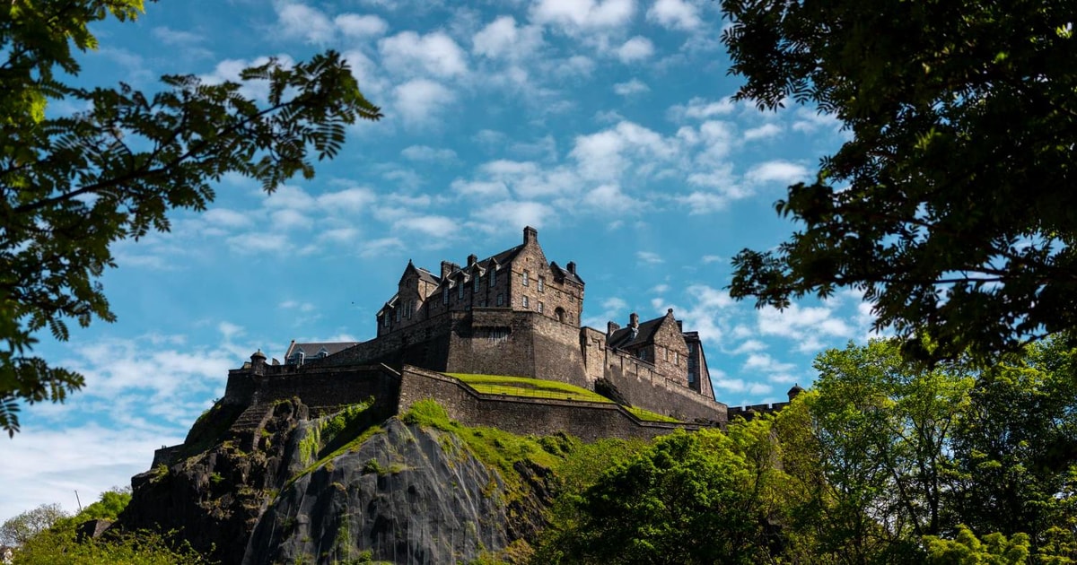Edimburgo: Cattura i luoghi più fotogenici con un abitante del posto ... Edimburgo: Cattura i luoghi più fotogenici con un abitante del posto ...
