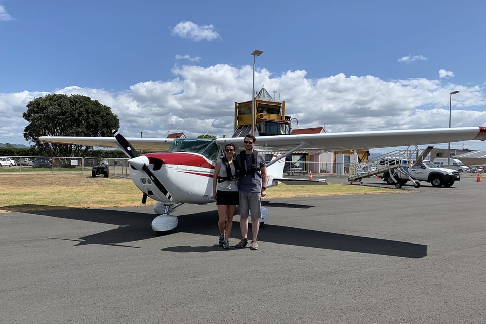 Vuelo panorámico de 1 hora por el volcán de Isla Blanca e Isla Ballena ...