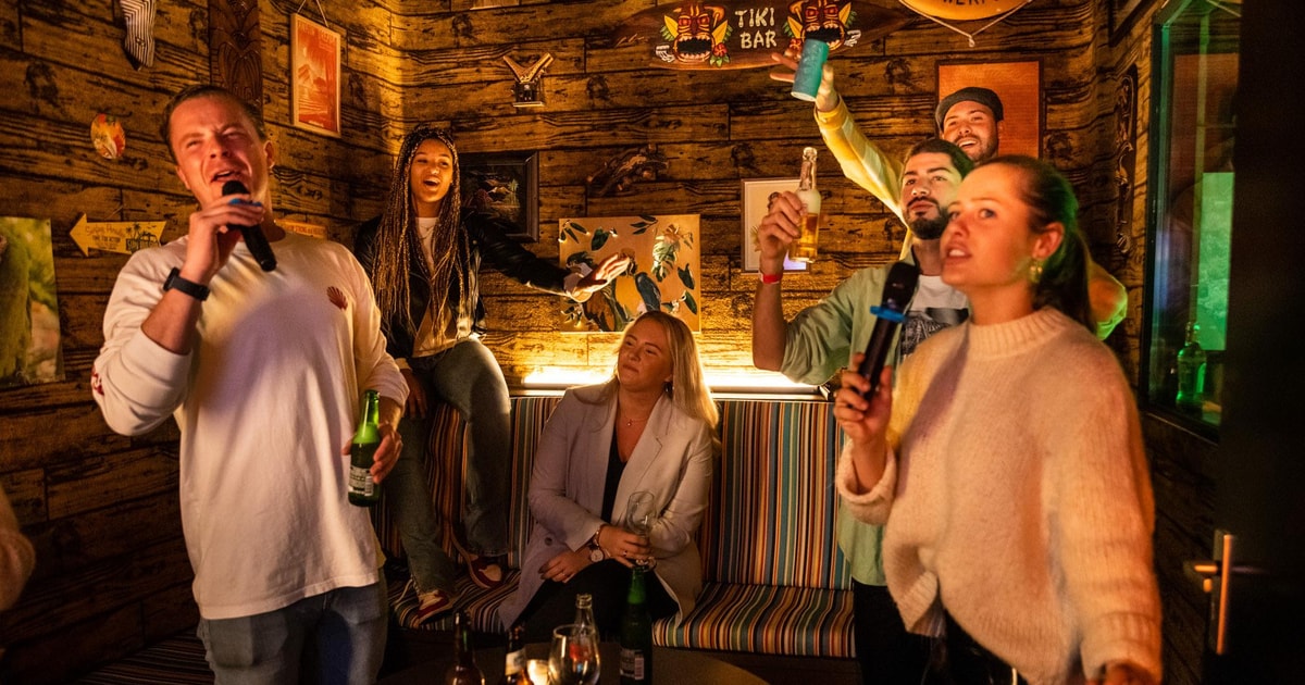 Aloha Amsterdam: Private Karaoke-Kabine mit 20.000 Songs | GetYourGuide