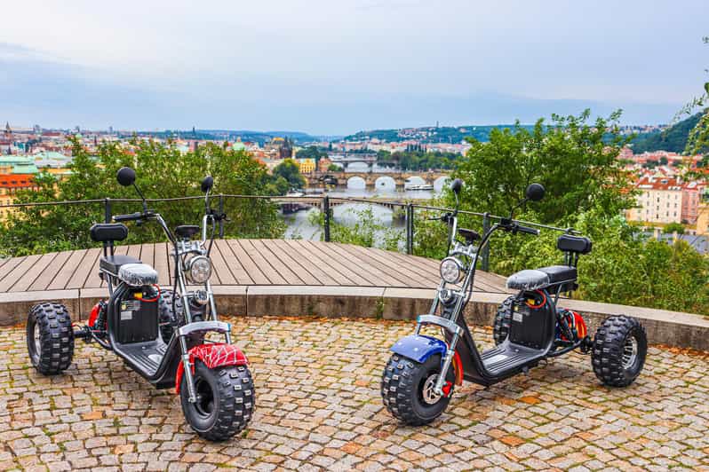 Tour panoramico della città di Praga in tour serale in trike | GetYourGuide