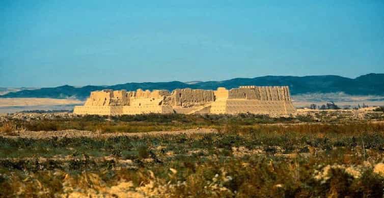 Transfer: Z Khivy do Buchary przez trzy twierdze | GetYourGuide