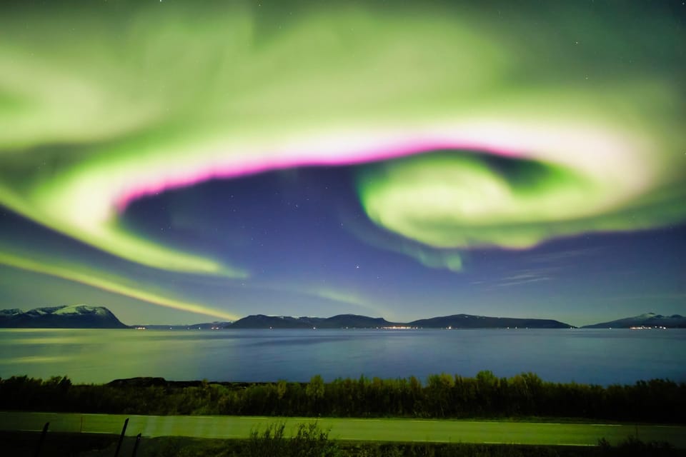 Desde Tromsø- Aurora Cristal Lavvos noche y moto de nieve | GetYourGuide